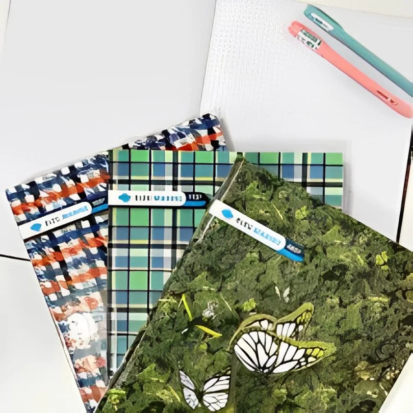 Cahier A5 144Pages 60g 10X10 BROCHE BLEU MARINE
