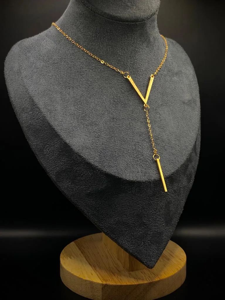 VALORA – Collier V barre carrée, nouvelle collection 2023